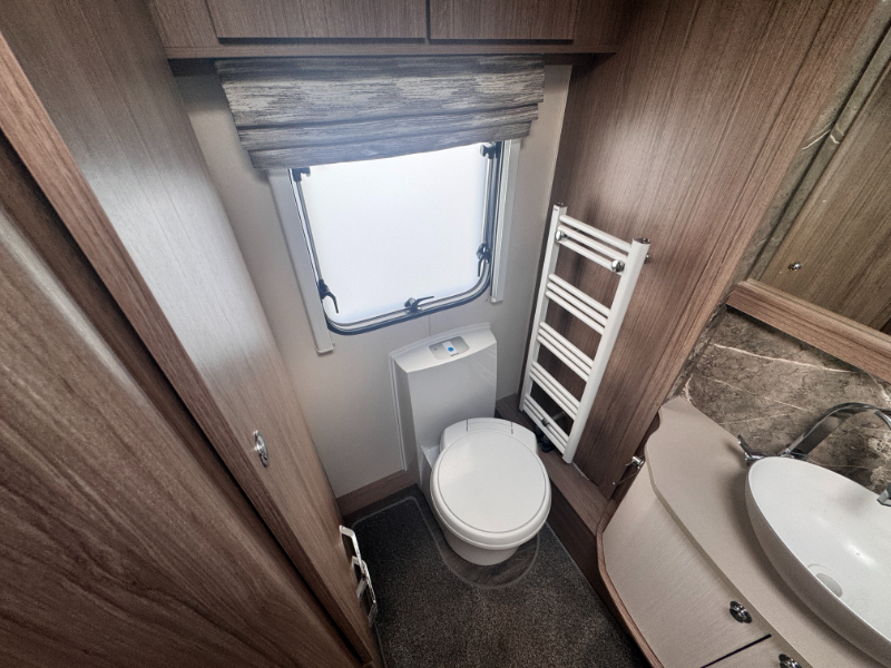 2020 Coachman Vip 460 . . Single Axle 2 Berth 2020