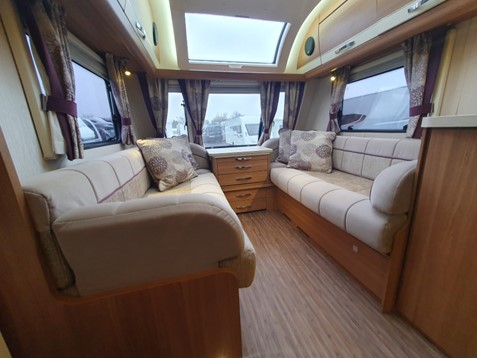 2015 Compass Rallye 644 . . . 4 Berth 2015