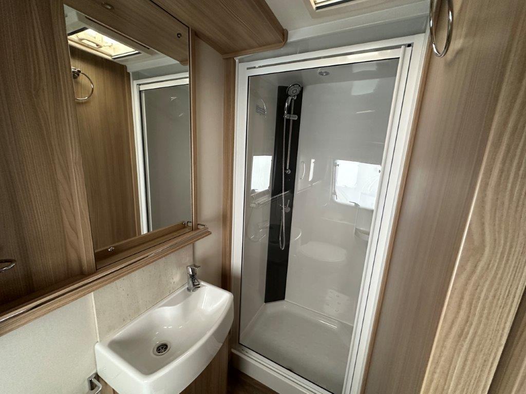 2018 Coachman Kimberley Vision 575 . . Single Axle 4 Be...