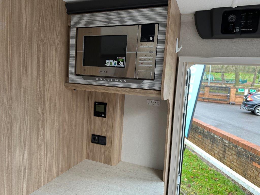 2018 Coachman Kimberley Vision 575 . . Single Axle 4 Be...